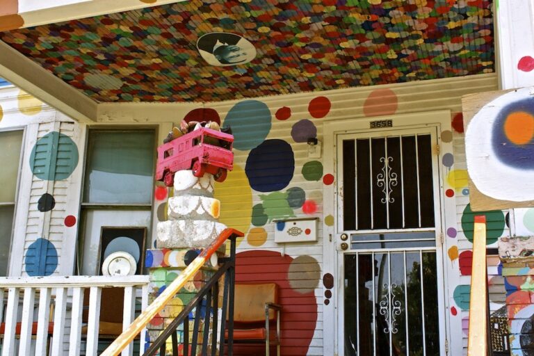 Outdoor Art At The Heidelberg Project In Detroit - cherylhoward.com