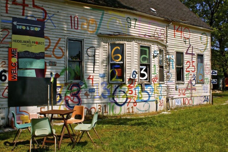 Outdoor Art At The Heidelberg Project In Detroit - cherylhoward.com