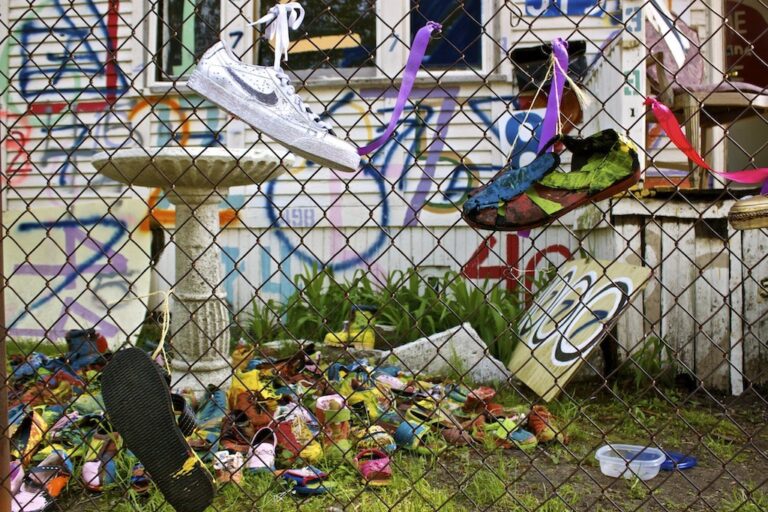 Outdoor Art At The Heidelberg Project In Detroit - cherylhoward.com