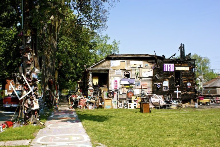 Outdoor Art At The Heidelberg Project In Detroit - cherylhoward.com