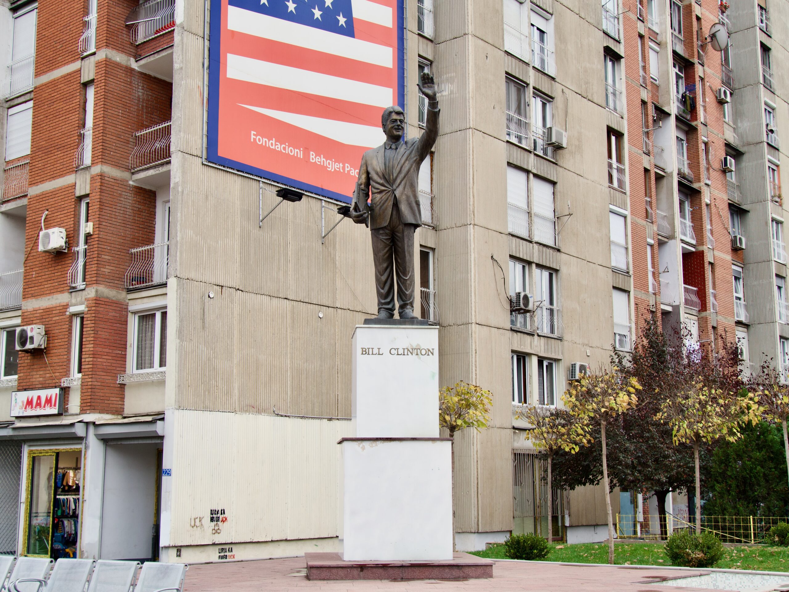 The Bill Clinton Statue In Pristina, Kosovo - cherylhoward.com The Bill Clinton Statue In Pristina, Kosovo - cherylhoward.com